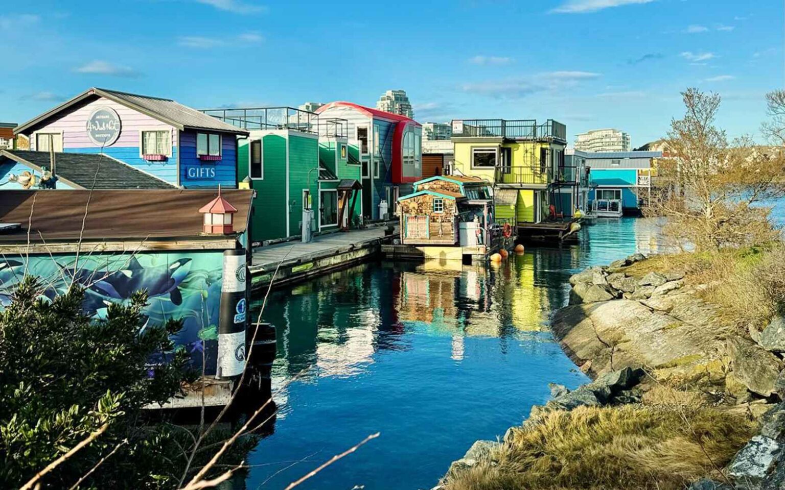 Fisherman’s Wharf Victoria: Floating Homes, Seals & Seafood - Vancouver ...