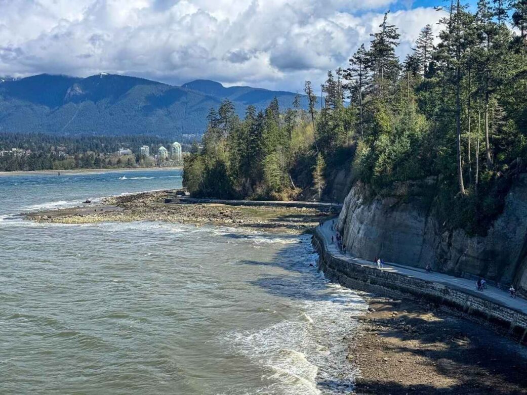 The Best Ways to Get to Stanley Park: A Visitor's Guide